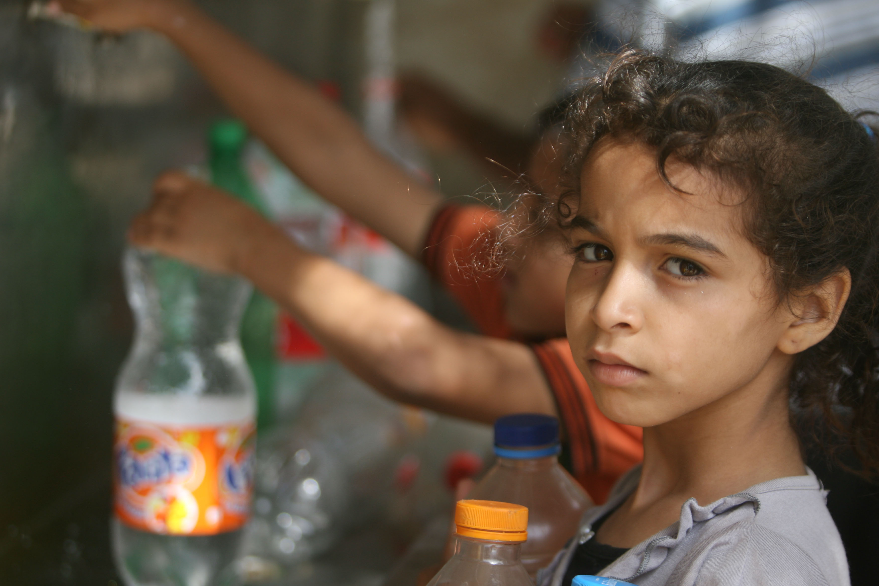 People in Gaza trapped with nowhere safe to escape. Oxfam delivers ...
